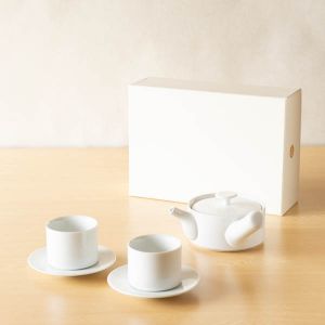 White teapot and serving platters, SUI series, 224porcelain | Japan ...